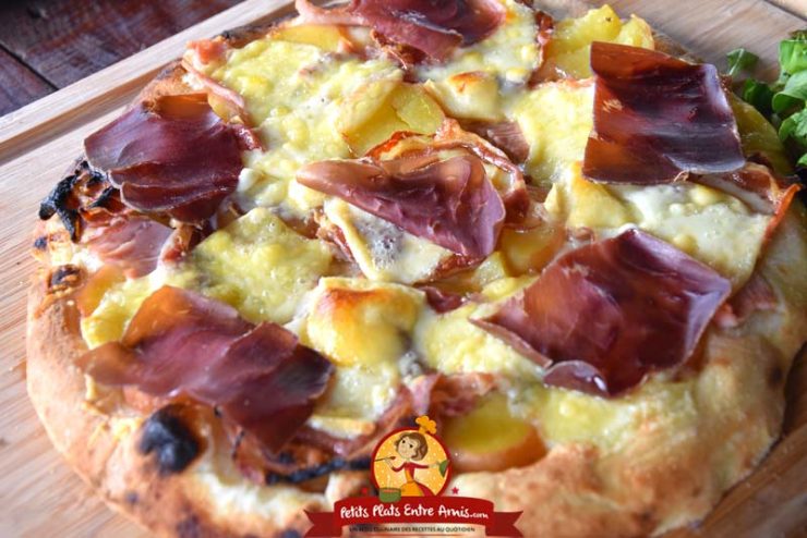 Pizza Raclette maison, la recette réconfortante parfaite | Petits Plats ...